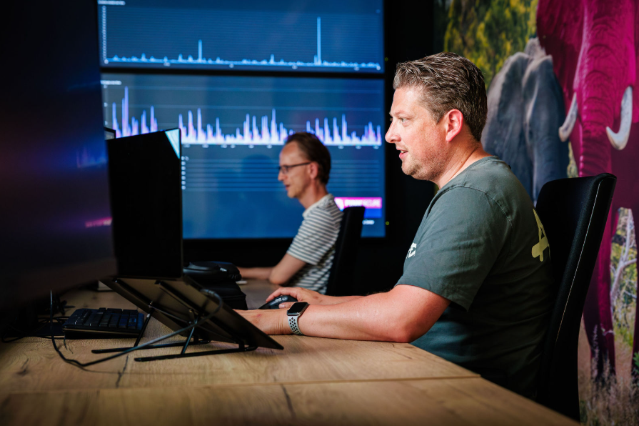 Actueel - Pink Elephant